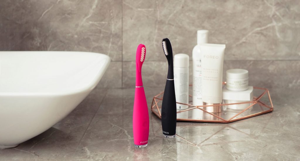 Foreo Issa 3 Review: Should you buy a $246 toothbrush? - GeekBytes